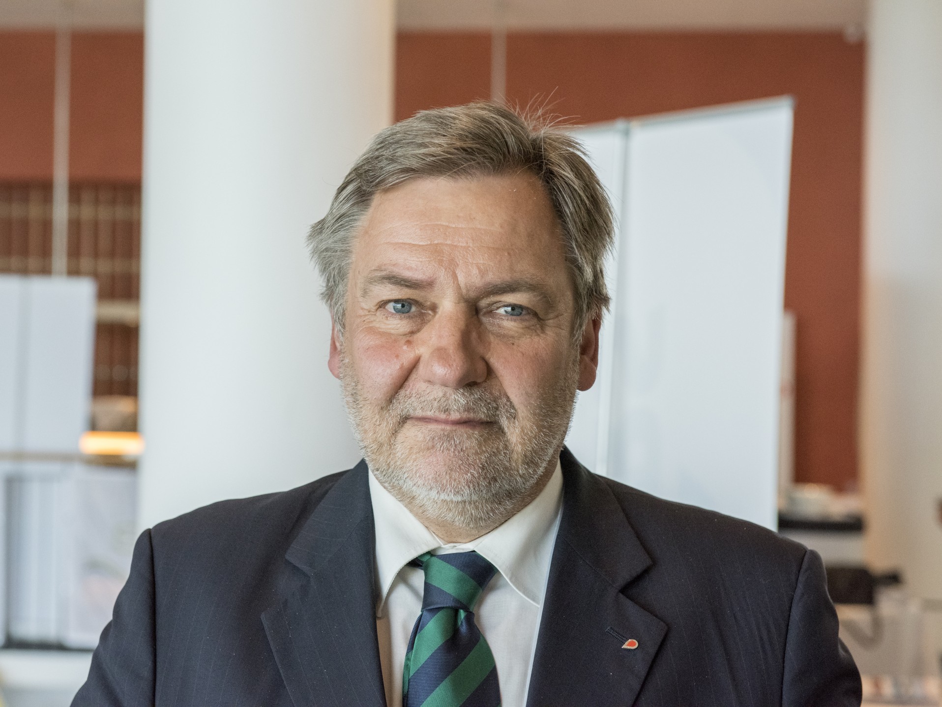 Sjöfartstidningen - "Sjöfarten regleras av globala begränsningar"